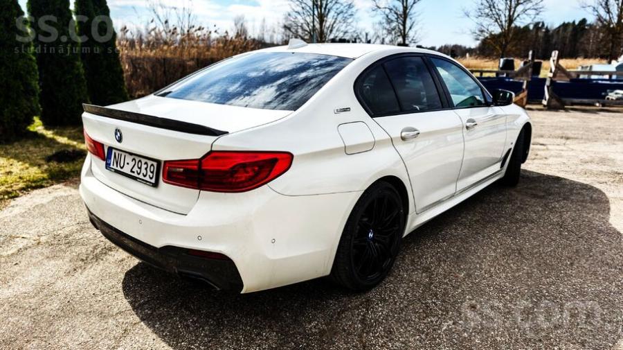 White BMW 530 2018 in Jelgava, with an engine capacity of 2.00 L and mileage of 201 thousand km for 23200 €, photo 4 on AUTOMOTO.COM.LV
