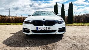 White BMW 530 2018 in Jelgava, with an engine capacity of 2.00 L and mileage of 201 thousand km for 23200 €, photo 6 on AUTOMOTO.COM.LV