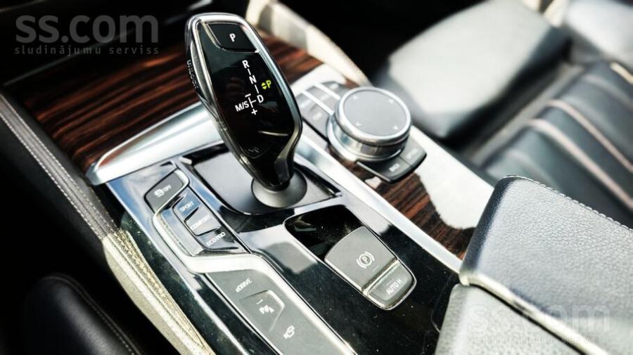 White BMW 530 2018 in Jelgava, with an engine capacity of 2.00 L and mileage of 201 thousand km for 23200 €, photo 10 on AUTOMOTO.COM.LV