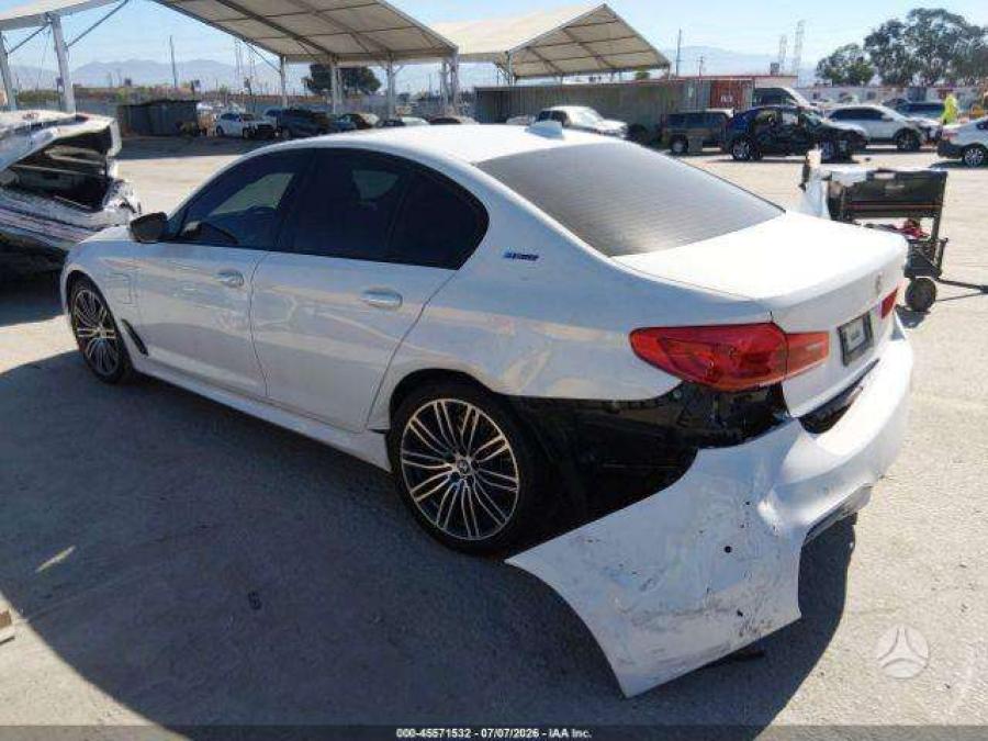 Balts BMW 530 2018 Klaipėda, ar dzinēja tilpumu 2.00 L un nobraukumu 85 tūkst. km par 9900 €, foto 4 vietnē AUTOMOTO.COM.LV