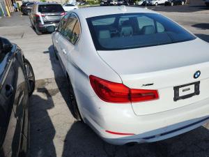 White BMW 530 2018 in Vilnius, with an engine capacity of 2.00 L and mileage of 140 thousand km for 11600 €, photo 6 on AUTOMOTO.COM.LV