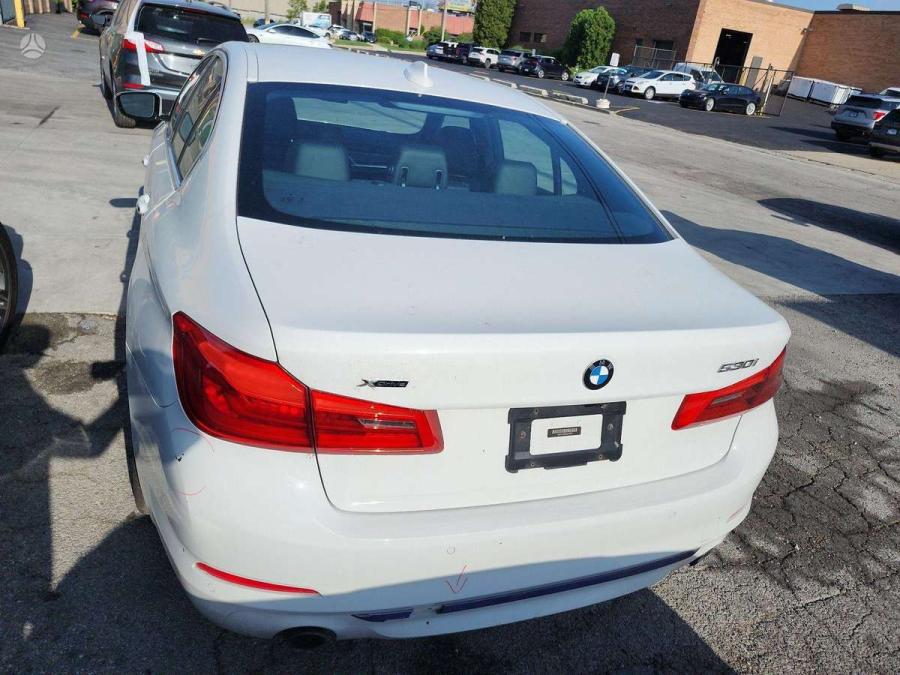 White BMW 530 2018 in Vilnius, with an engine capacity of 2.00 L and mileage of 140 thousand km for 11600 €, photo 8 on AUTOMOTO.COM.LV