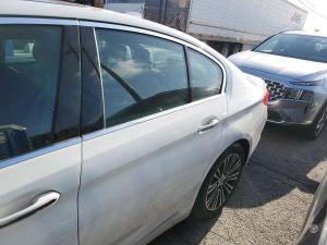 White BMW 530 2018 in Vilnius, with an engine capacity of 2.00 L and mileage of 140 thousand km for 11600 €, photo 12 on AUTOMOTO.COM.LV
