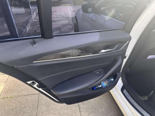 White BMW 530 2018 in Kaunas, with an engine capacity of 2.00 L and mileage of 200 thousand km for 15900 €, photo 8 on AUTOMOTO.COM.LV