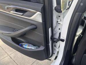 Balts BMW 530 2018 Kauņa, ar dzinēja tilpumu 2.00 L un nobraukumu 200 tūkst. km par 15900 €, foto 17 vietnē AUTOMOTO.COM.LV