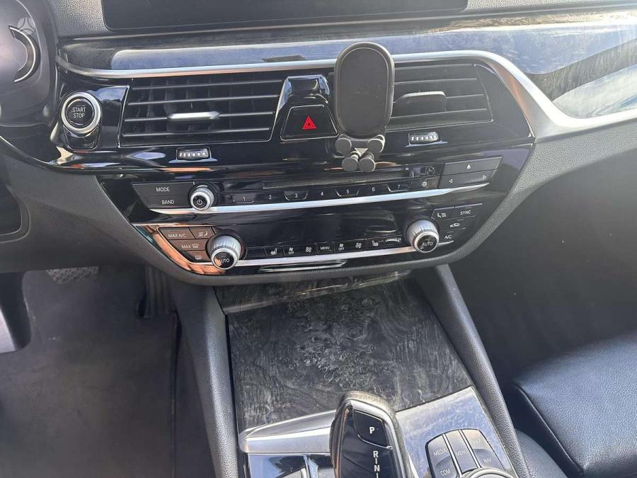 Balts BMW 530 2018 Kauņa, ar dzinēja tilpumu 2.00 L un nobraukumu 200 tūkst. km par 15900 €, foto 25 vietnē AUTOMOTO.COM.LV
