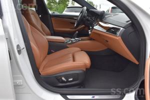 White BMW 530 2018 in Kuldiga, with an engine capacity of 2.00 L and mileage of 0 thousand km for 26550 €, photo 8 on AUTOMOTO.COM.LV