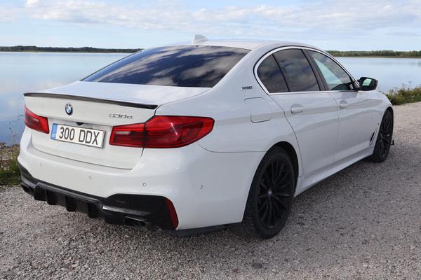 Balts BMW 530 2018 Tallina, ar dzinēja tilpumu 2.00 L un nobraukumu 185 tūkst. km par 18900 €, foto 6 vietnē AUTOMOTO.COM.LV