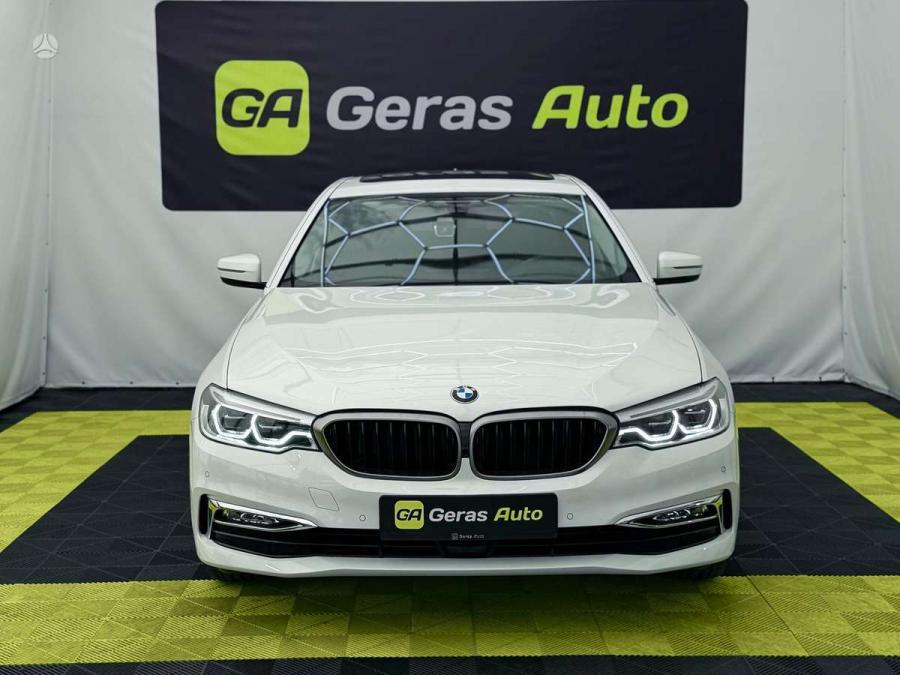 White BMW 530 2018 in Vilnius, with an engine capacity of 2.00 L and mileage of 83 thousand km for 25350 €, photo 8 on AUTOMOTO.COM.LV