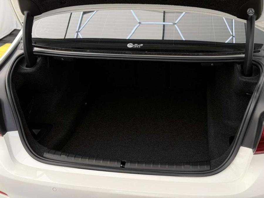 White BMW 530 2018 in Vilnius, with an engine capacity of 2.00 L and mileage of 83 thousand km for 25350 €, photo 13 on AUTOMOTO.COM.LV