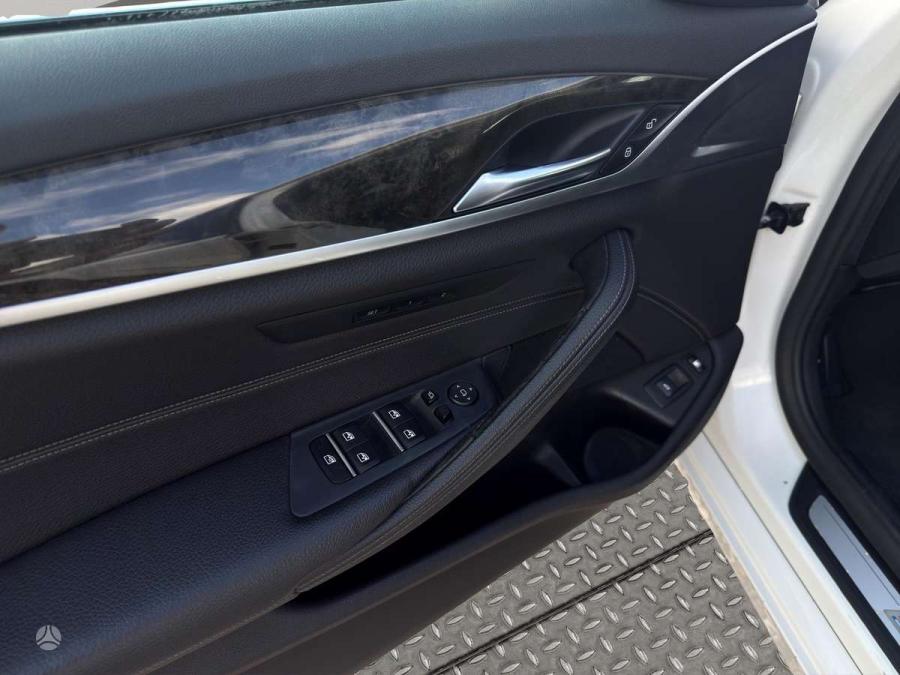 Balts BMW 530 2018 Kauņa, ar dzinēja tilpumu 2.00 L un nobraukumu 200 tūkst. km par 17999 €, foto 14 vietnē AUTOMOTO.COM.LV