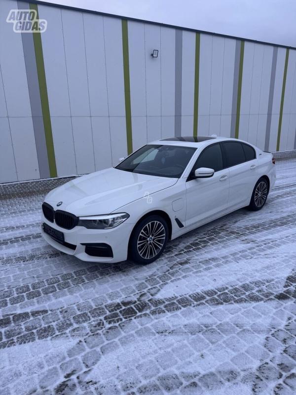 White BMW 530 2019 in Raseiniai, with an engine capacity of 2.00 L and mileage of 55 thousand km for 21000 €, photo 1 on AUTOMOTO.COM.LV