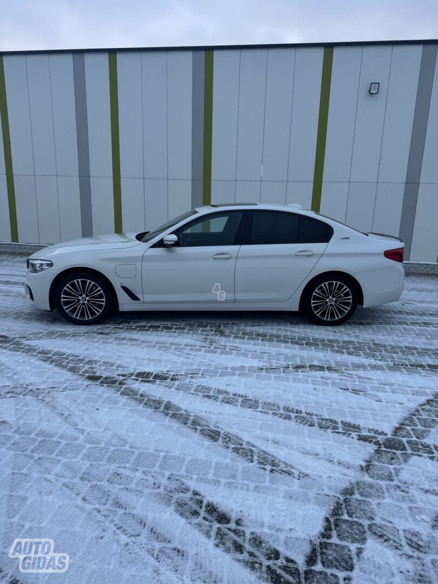 White BMW 530 2019 in Raseiniai, with an engine capacity of 2.00 L and mileage of 55 thousand km for 21000 €, photo 5 on AUTOMOTO.COM.LV