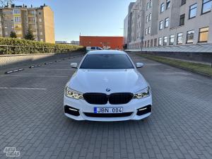 White BMW 530 2019 in Vilnius, with an engine capacity of 3.00 L and mileage of 109 thousand km for 30500 €, photo 3 on AUTOMOTO.COM.LV