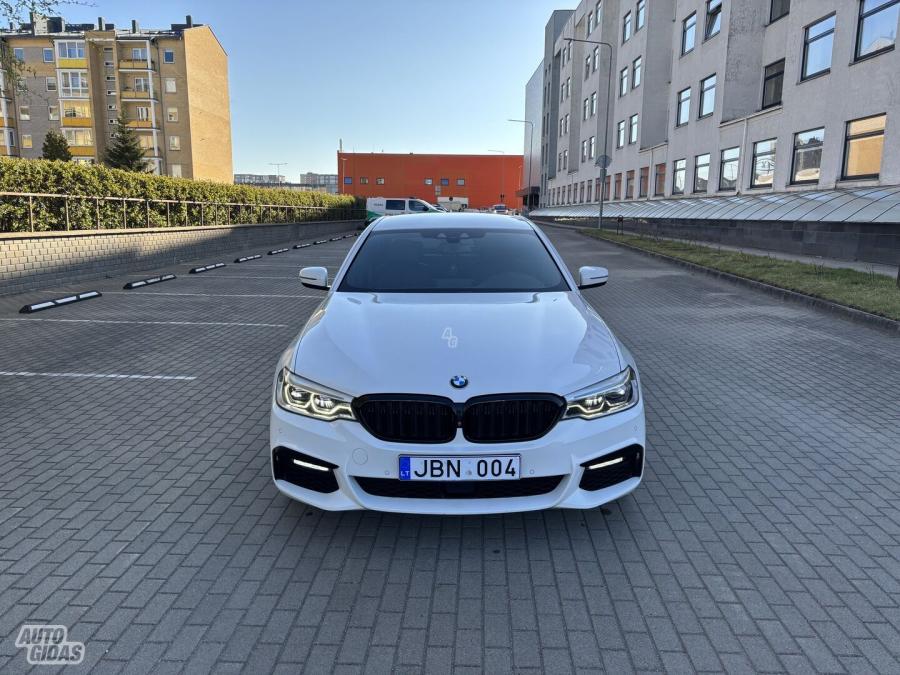 White BMW 530 2019 in Vilnius, with an engine capacity of 3.00 L and mileage of 109 thousand km for 30500 €, photo 3 on AUTOMOTO.COM.LV