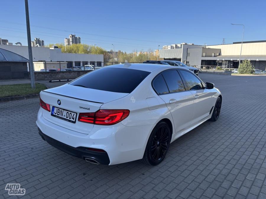 White BMW 530 2019 in Vilnius, with an engine capacity of 3.00 L and mileage of 109 thousand km for 30500 €, photo 8 on AUTOMOTO.COM.LV