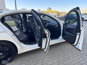 White BMW 530 2019 in Vilnius, with an engine capacity of 3.00 L and mileage of 109 thousand km for 30500 €, photo 10 on AUTOMOTO.COM.LV