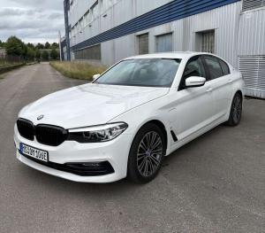White BMW 530 2019 in Plunge, with an engine capacity of 2.00 L and mileage of 112 thousand km for 18800 €, photo  on AUTOMOTO.COM.LV