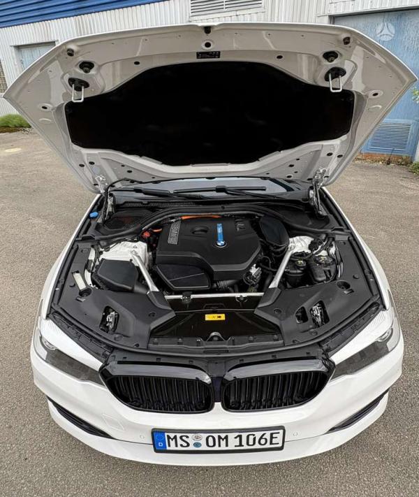 White BMW 530 2019 in Plunge, with an engine capacity of 2.00 L and mileage of 112 thousand km for 18800 €, photo 9 on AUTOMOTO.COM.LV