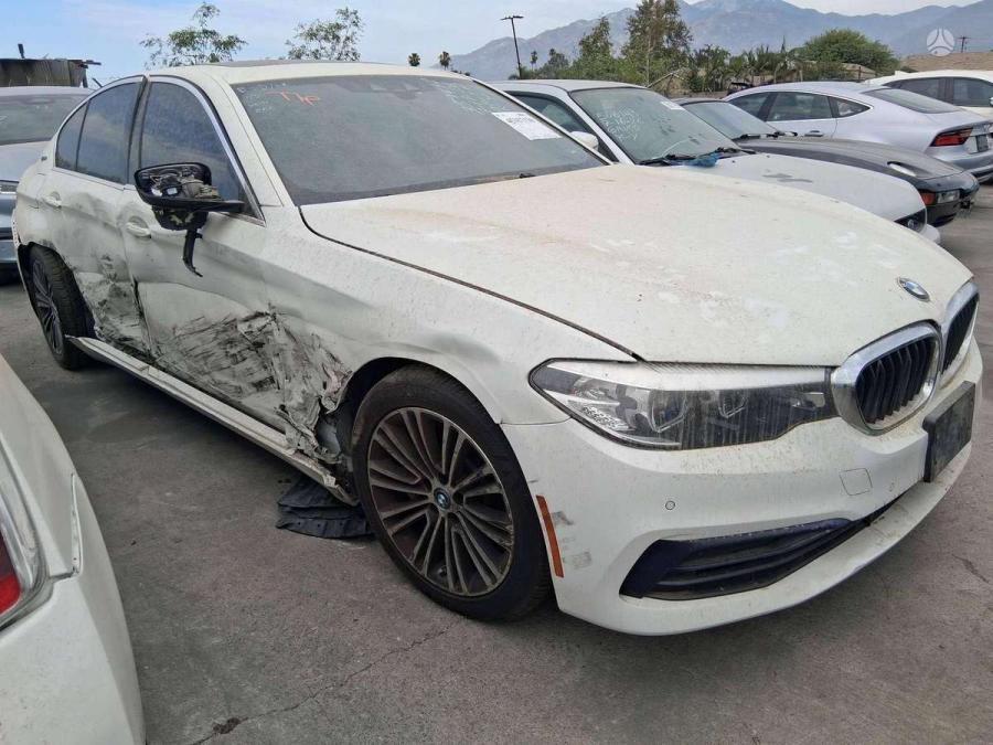 White BMW 530 2019 in Vilnius, with an engine capacity of 2.00 L and mileage of 247 thousand km for 10700 €, photo 3 on AUTOMOTO.COM.LV