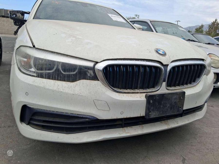White BMW 530 2019 in Vilnius, with an engine capacity of 2.00 L and mileage of 247 thousand km for 10700 €, photo 5 on AUTOMOTO.COM.LV