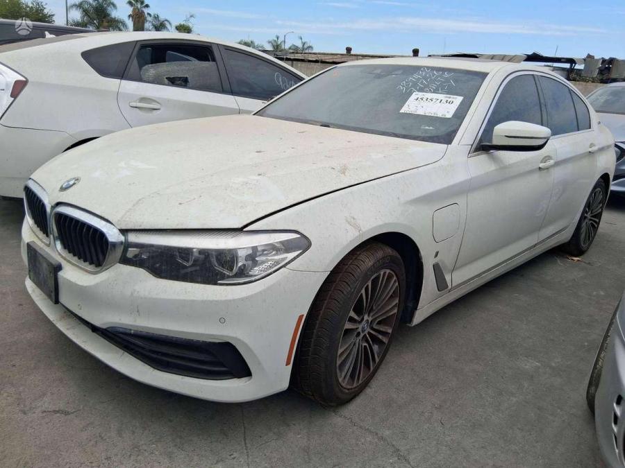 White BMW 530 2019 in Vilnius, with an engine capacity of 2.00 L and mileage of 247 thousand km for 10700 €, photo 6 on AUTOMOTO.COM.LV