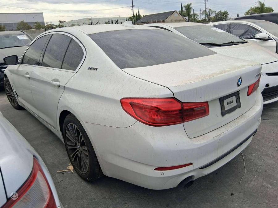 White BMW 530 2019 in Vilnius, with an engine capacity of 2.00 L and mileage of 247 thousand km for 10700 €, photo 10 on AUTOMOTO.COM.LV