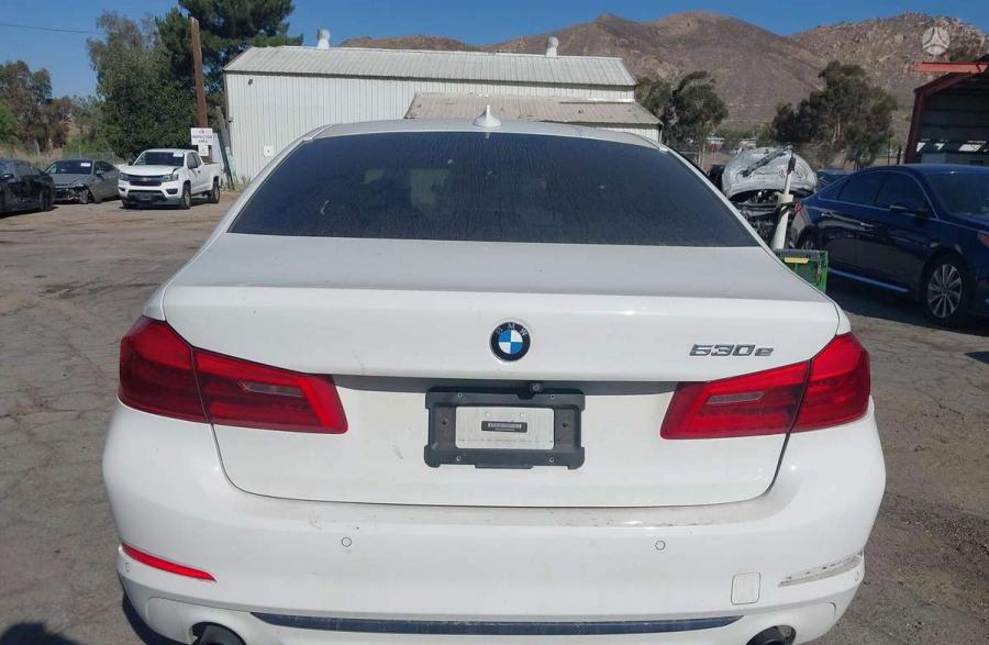 White BMW 530 2019 in Vilnius, with an engine capacity of 2.00 L and mileage of 247 thousand km for 10700 €, photo 11 on AUTOMOTO.COM.LV