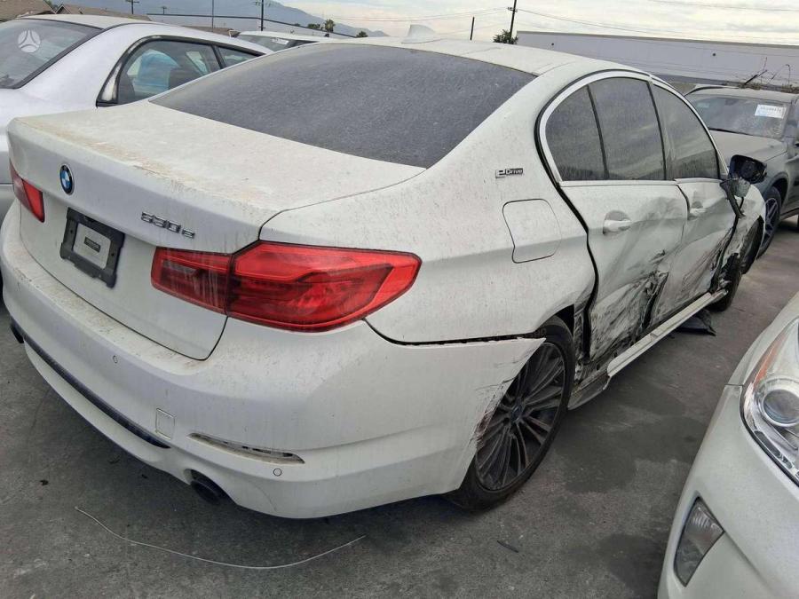 White BMW 530 2019 in Vilnius, with an engine capacity of 2.00 L and mileage of 247 thousand km for 10700 €, photo 13 on AUTOMOTO.COM.LV