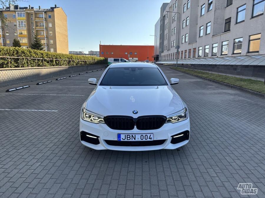 White BMW 530 2019 in Vilnius, with an engine capacity of 3.00 L and mileage of 112 thousand km for 30000 €, photo 3 on AUTOMOTO.COM.LV