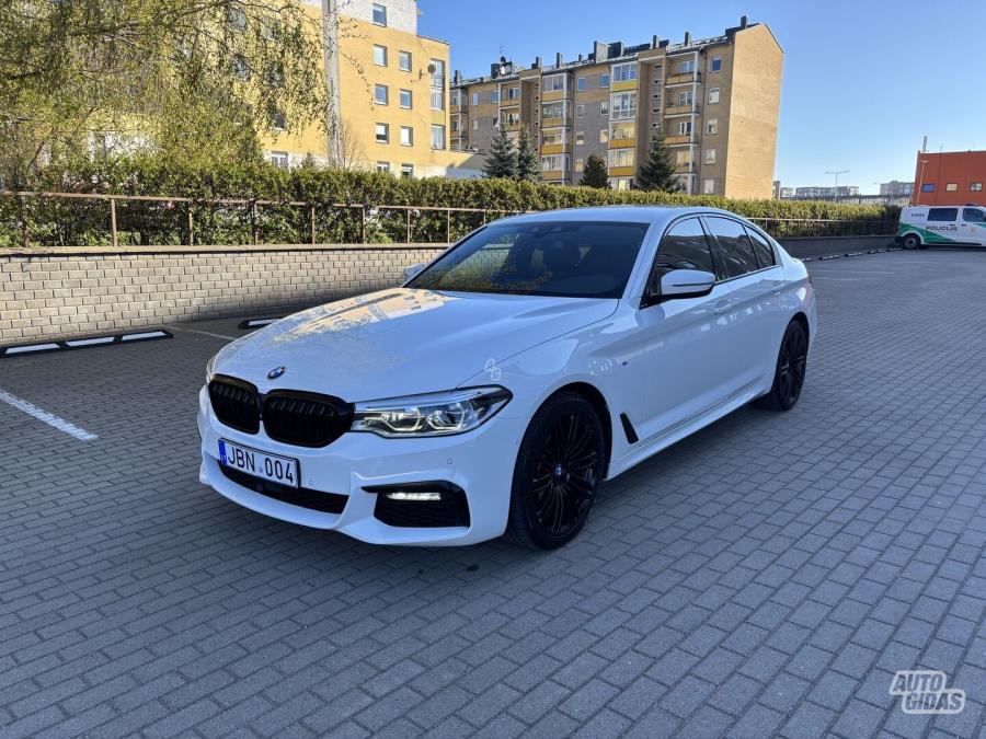 White BMW 530 2019 in Vilnius, with an engine capacity of 3.00 L and mileage of 112 thousand km for 30000 €, photo 4 on AUTOMOTO.COM.LV