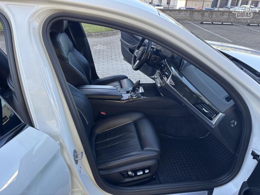 White BMW 530 2019 in Vilnius, with an engine capacity of 3.00 L and mileage of 112 thousand km for 30000 €, photo 20 on AUTOMOTO.COM.LV