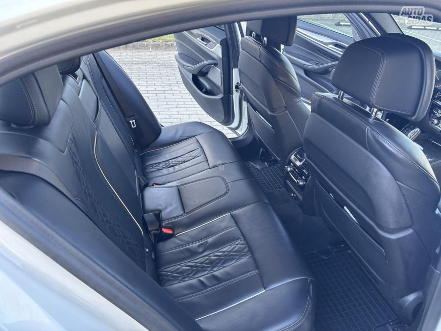 White BMW 530 2019 in Vilnius, with an engine capacity of 3.00 L and mileage of 112 thousand km for 30000 €, photo 25 on AUTOMOTO.COM.LV
