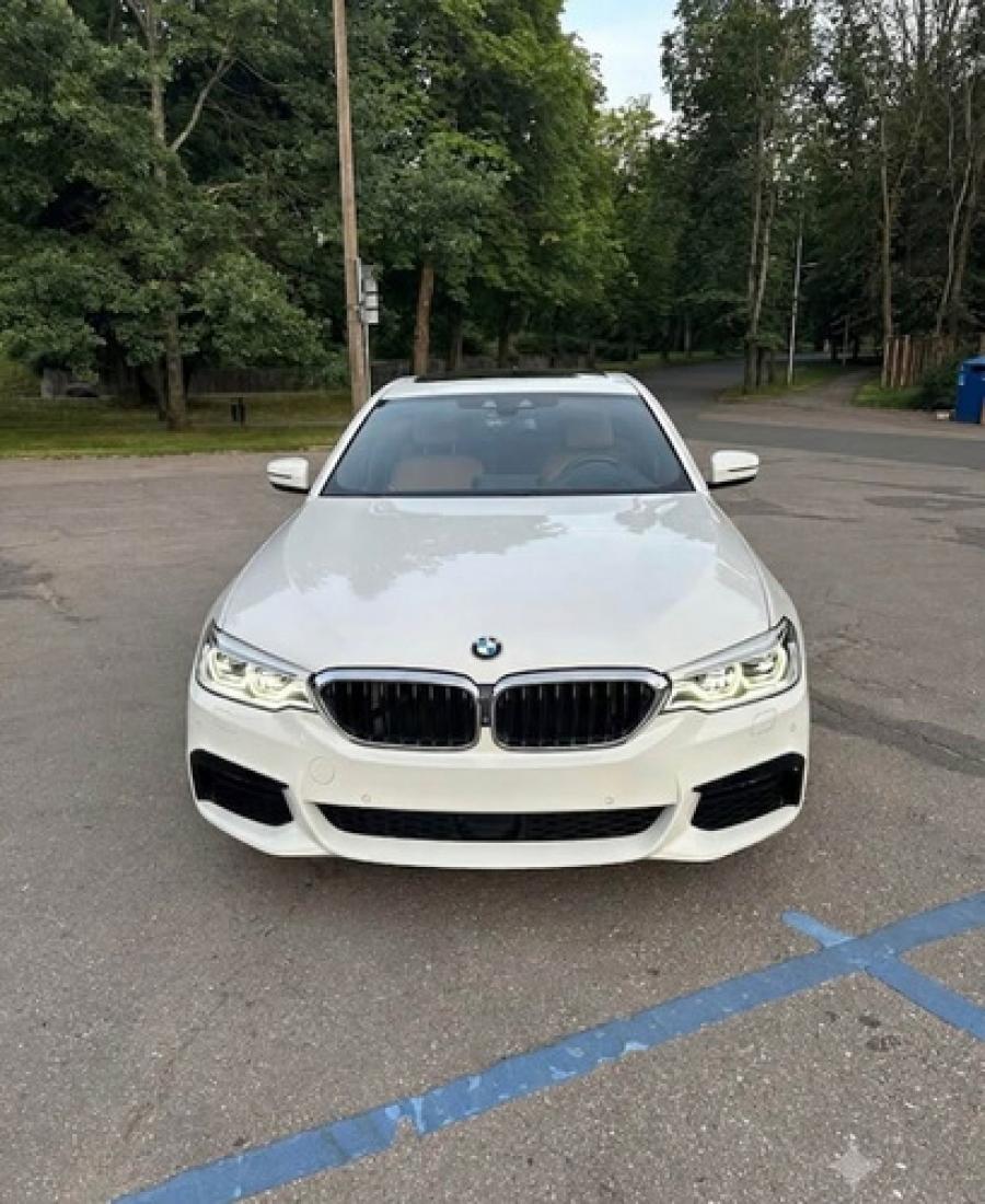 Balts BMW 530 2019 Tallina, ar dzinēja tilpumu 0.00 L un nobraukumu 111 tūkst. km par 29990 €, foto 1 vietnē AUTOMOTO.COM.LV
