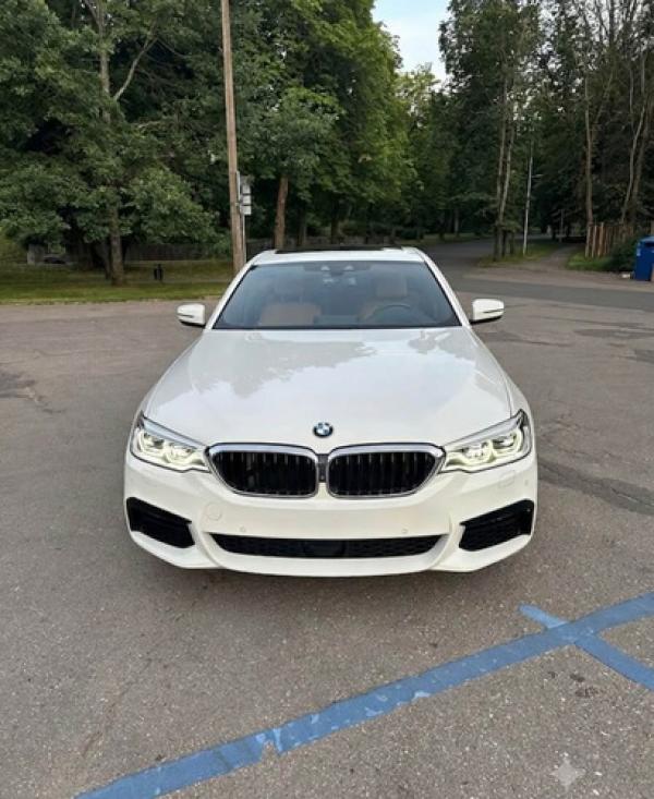 White BMW 530 2019 in Tallinn, with an engine capacity of 0.00 L and mileage of 111 thousand km for 29990 €, photo 1 on AUTOMOTO.COM.LV