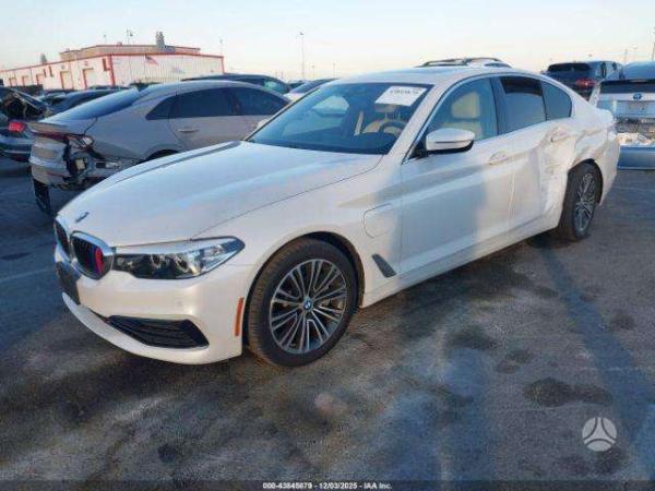 White BMW 530 2020 in Klaipeda, with an engine capacity of 2.00 L and mileage of 114 thousand km for 10800 €, photo 2 on AUTOMOTO.COM.LV