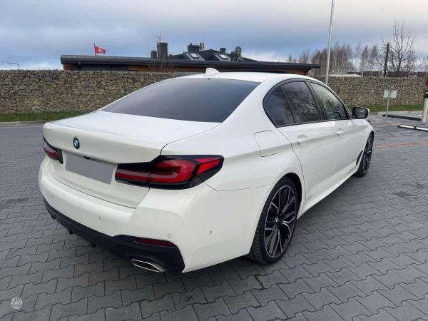 White BMW 530 2020 in Kaunas, with an engine capacity of 3.00 L and mileage of 205 thousand km for 31500 €, photo 4 on AUTOMOTO.COM.LV