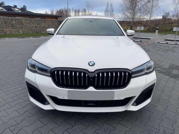 White BMW 530 2020 in Kaunas, with an engine capacity of 3.00 L and mileage of 205 thousand km for 31500 €, photo 5 on AUTOMOTO.COM.LV