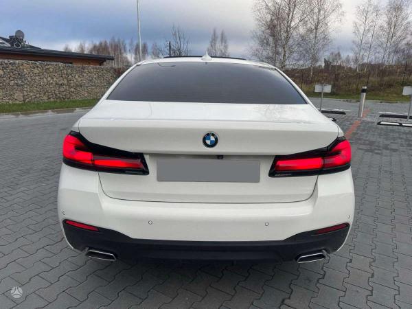 White BMW 530 2020 in Kaunas, with an engine capacity of 3.00 L and mileage of 205 thousand km for 31500 €, photo 6 on AUTOMOTO.COM.LV