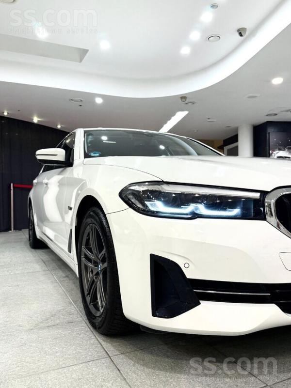 Balts BMW 530 2021 Rīga, ar dzinēja tilpumu 2.00 L un nobraukumu 70 tūkst. km par 30900 €, foto  vietnē AUTOMOTO.COM.LV