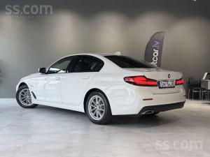 Balts BMW 530 2021 Rīga, ar dzinēja tilpumu 2.00 L un nobraukumu 70 tūkst. km par 30900 €, foto 4 vietnē AUTOMOTO.COM.LV