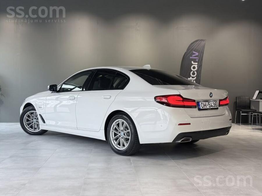 Balts BMW 530 2021 Rīga, ar dzinēja tilpumu 2.00 L un nobraukumu 70 tūkst. km par 30900 €, foto 4 vietnē AUTOMOTO.COM.LV