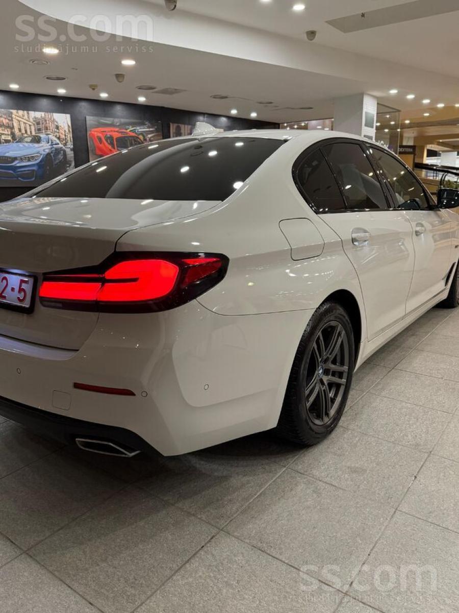 Balts BMW 530 2021 Rīga, ar dzinēja tilpumu 2.00 L un nobraukumu 70 tūkst. km par 30900 €, foto 10 vietnē AUTOMOTO.COM.LV