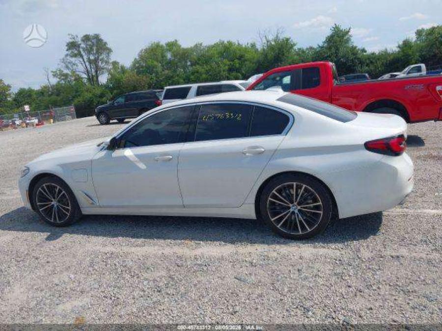 White BMW 530 2021 in Klaipeda, with an engine capacity of 0.00 L and mileage of 69 thousand km for 13200 €, photo 15 on AUTOMOTO.COM.LV