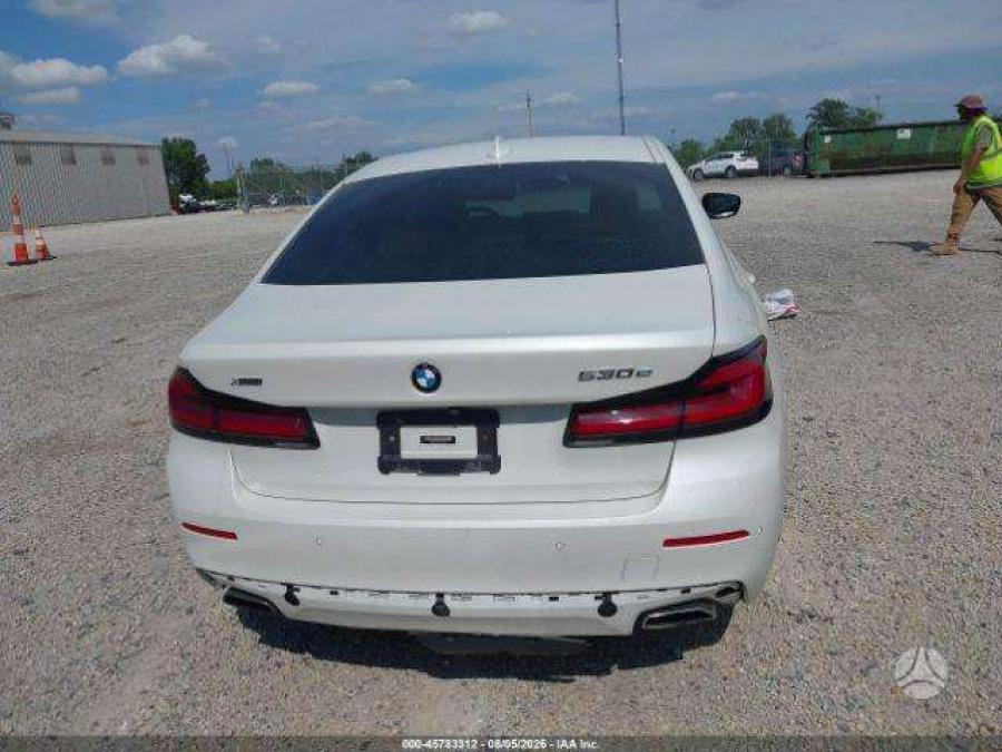 White BMW 530 2021 in Klaipeda, with an engine capacity of 0.00 L and mileage of 69 thousand km for 13200 €, photo 17 on AUTOMOTO.COM.LV
