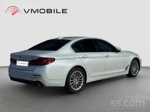 White BMW 530 2021 in Riga, with an engine capacity of 3.00 L and mileage of 83 thousand km for 35900 €, photo 3 on AUTOMOTO.COM.LV