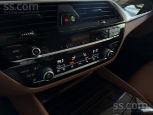 White BMW 530 2021 in Riga, with an engine capacity of 3.00 L and mileage of 83 thousand km for 35900 €, photo 19 on AUTOMOTO.COM.LV