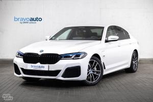 Balts BMW 530 2022 Viļņa, ar dzinēja tilpumu 2.00 L un nobraukumu 50 tūkst. km par 40841 €, foto  vietnē AUTOMOTO.COM.LV