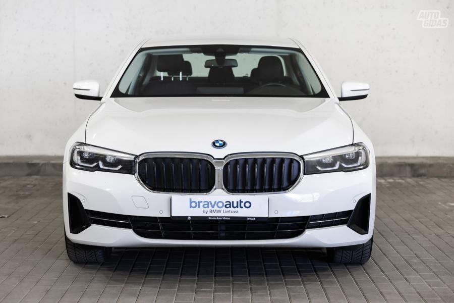 Balts BMW 530 2022 Viļņa, ar dzinēja tilpumu 2.00 L un nobraukumu 96 tūkst. km par 31991 €, foto 3 vietnē AUTOMOTO.COM.LV