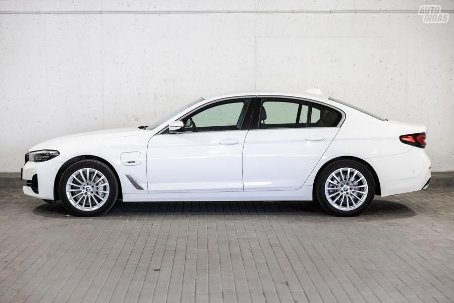 Balts BMW 530 2022 Viļņa, ar dzinēja tilpumu 2.00 L un nobraukumu 96 tūkst. km par 31991 €, foto 5 vietnē AUTOMOTO.COM.LV
